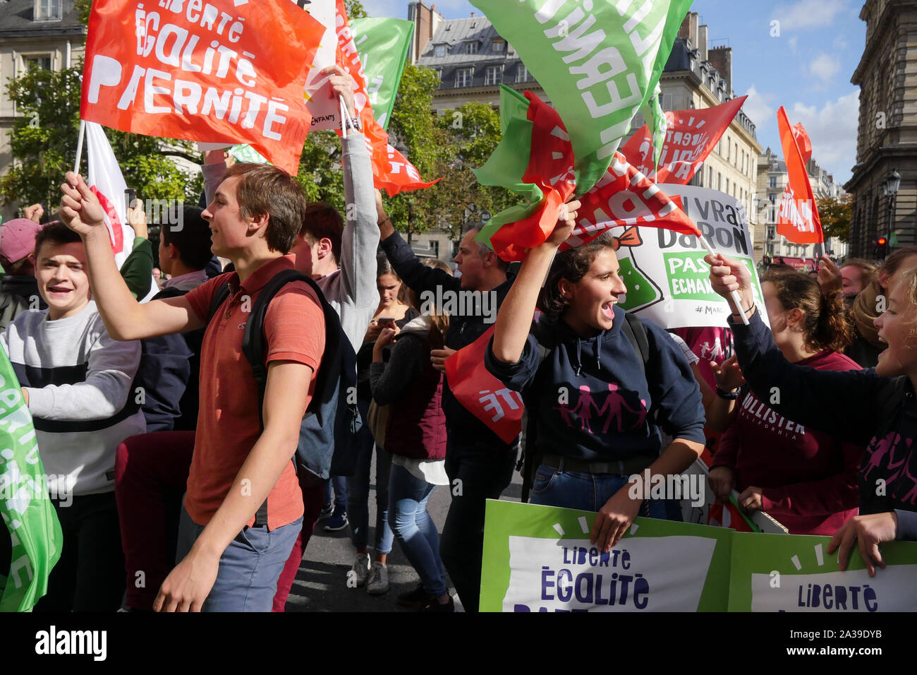 Anti-Medically Assisted Procreation (PMA) demonstrators take the street ...