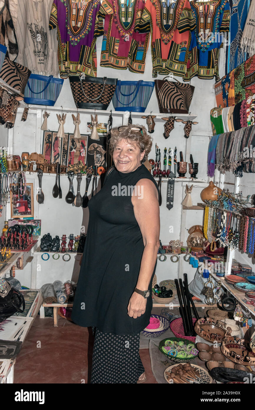 Arusha market hi-res stock photography and images - Alamy