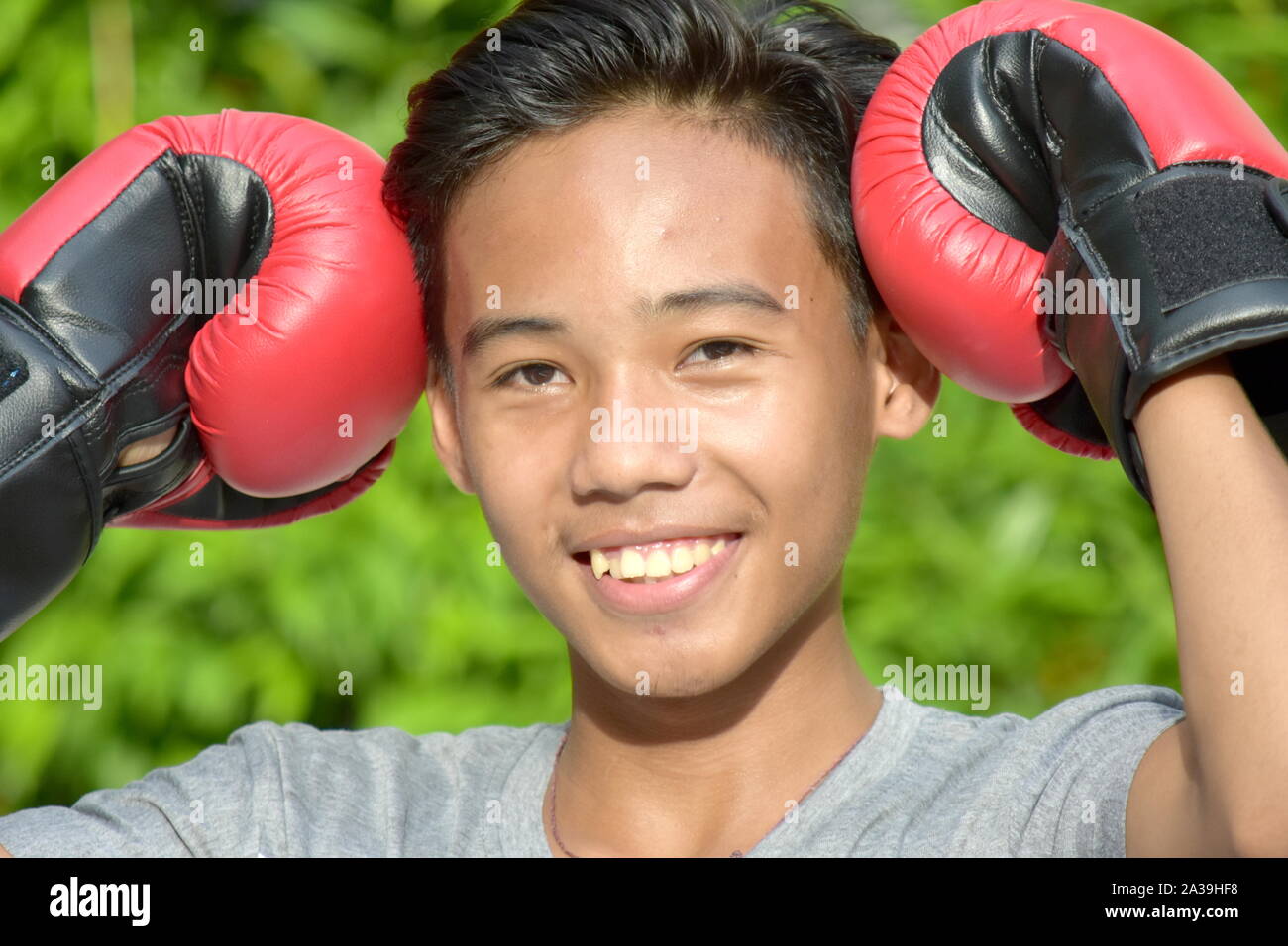 Teen boy boxing hi-res stock photography and images - Alamy
