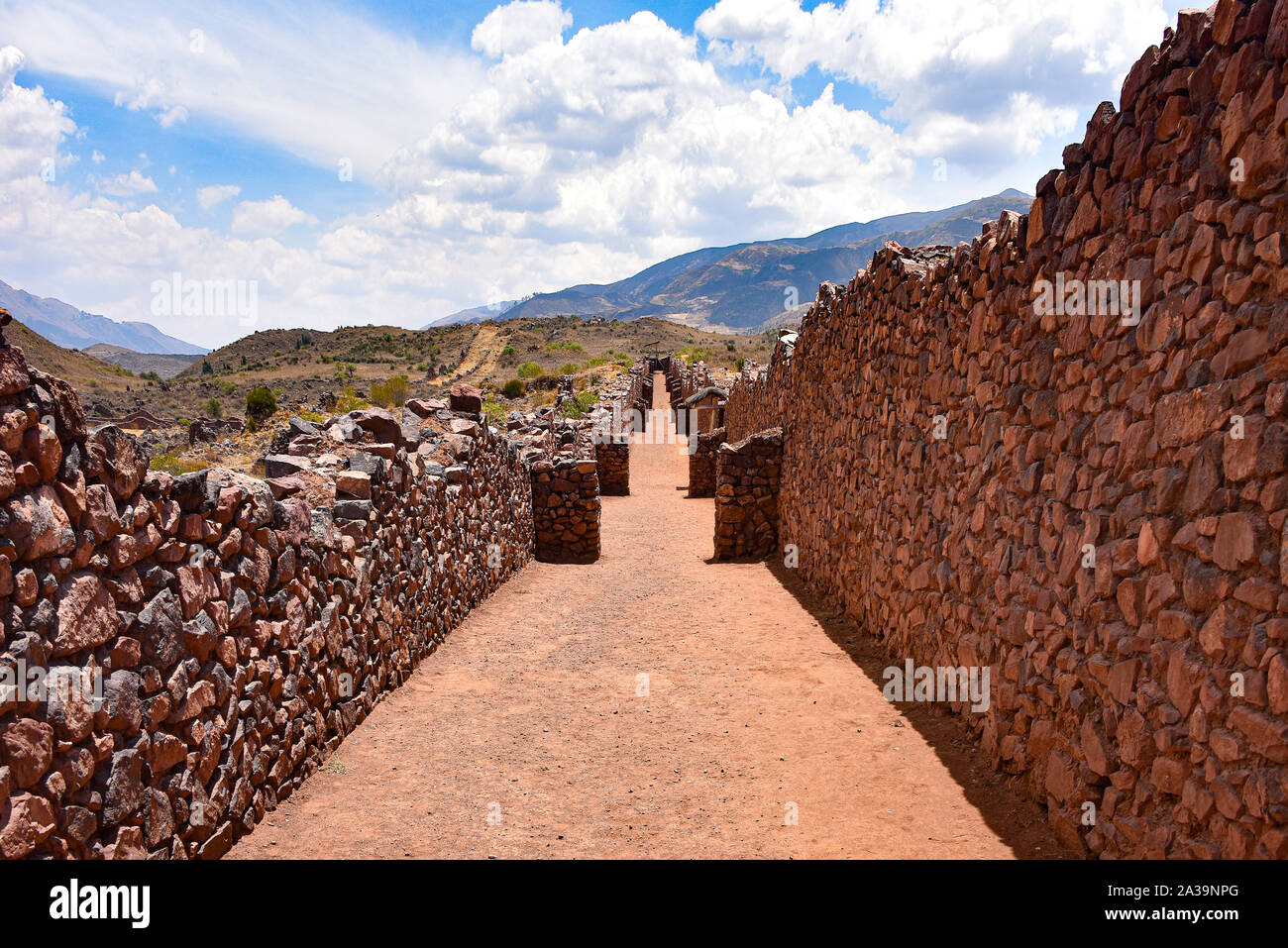 Wari architecture hi-res stock photography and images - Alamy