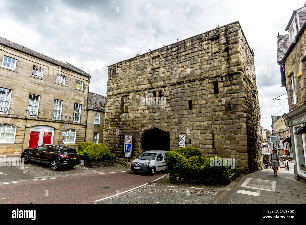 Alnwick city gate hi-res stock photography and images - Alamy