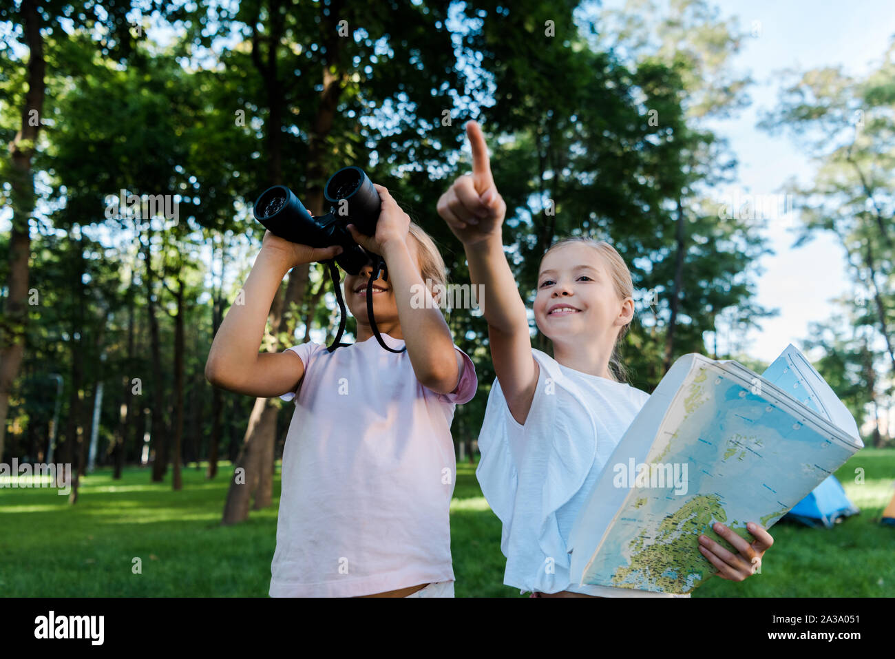Kid pointing map hi-res stock photography and images - Alamy