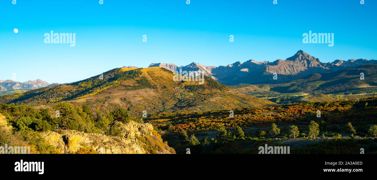 Molas pass hi-res stock photography and images - Alamy