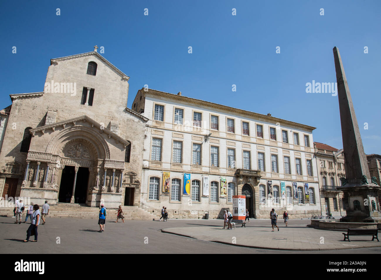 Cathedrale saint trophime hi-res stock photography and images - Alamy