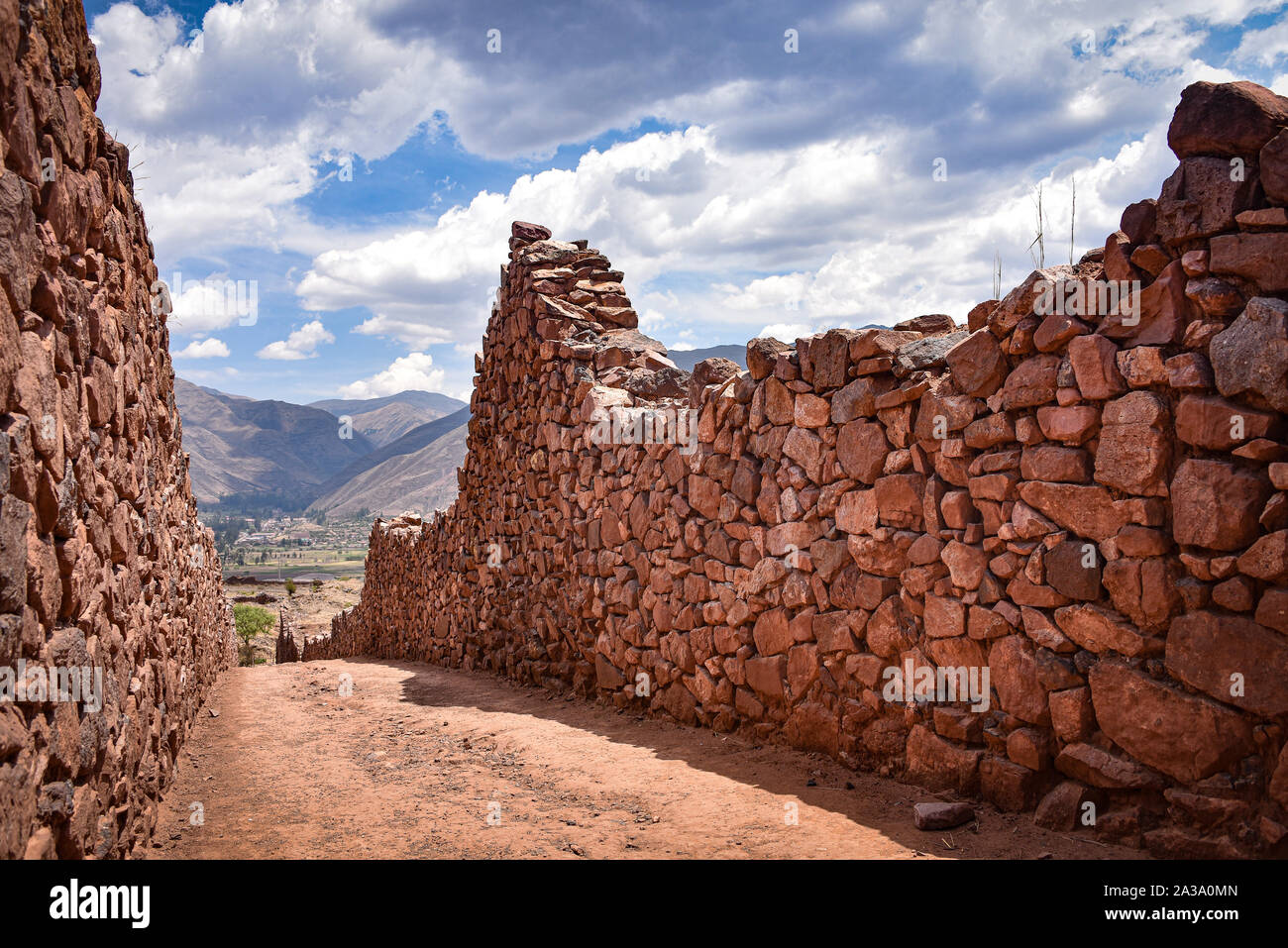 Wari architecture hi-res stock photography and images - Alamy