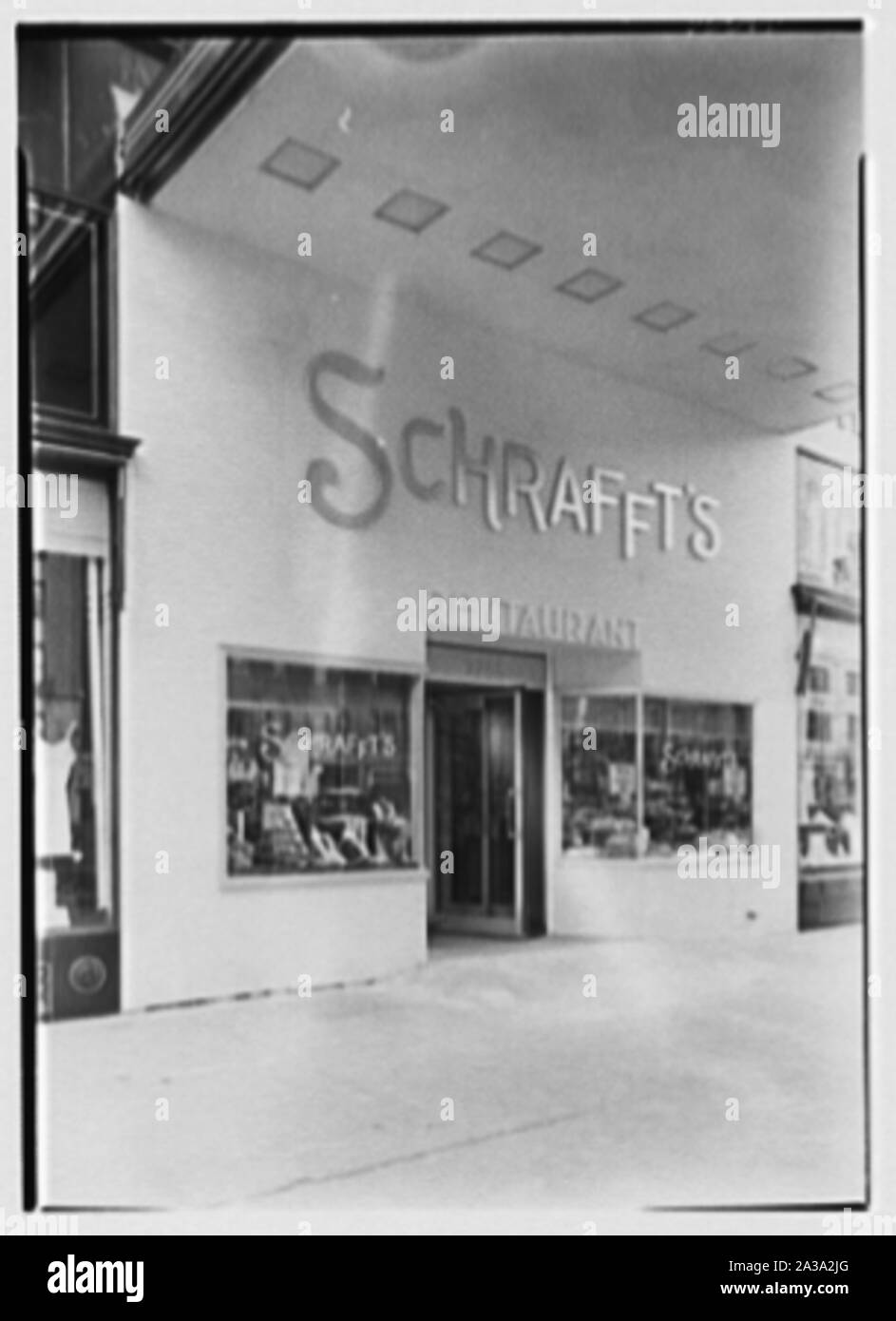 Schrafft's, 2285 Broadway, New York City Stock Photo - Alamy