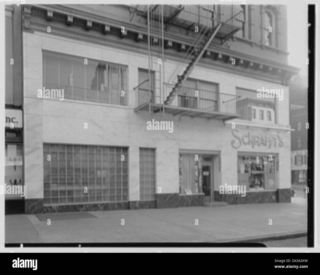 Schrafft's, 3rd Ave. and 57th St., New York City Stock Photo - Alamy