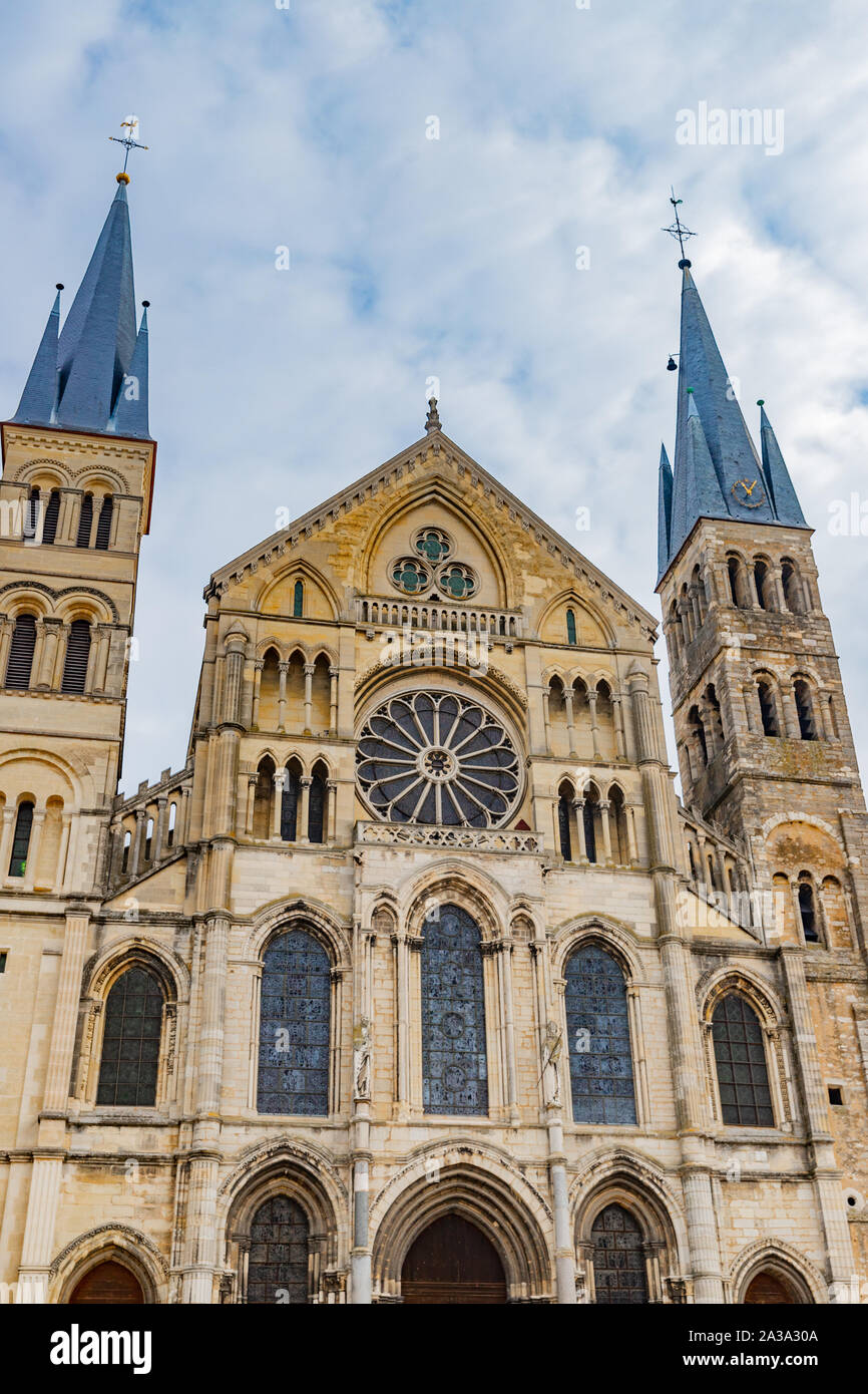 Reims cathedral flying buttresses hi-res stock photography and images ...