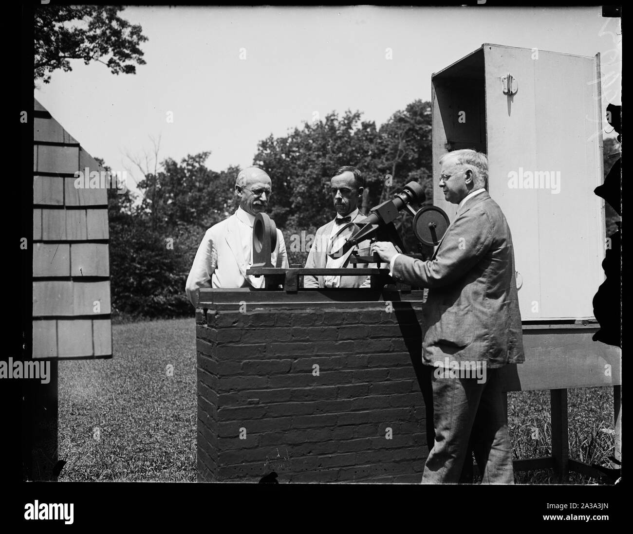 Instrument measurement Black and White Stock Photos & Images - Alamy