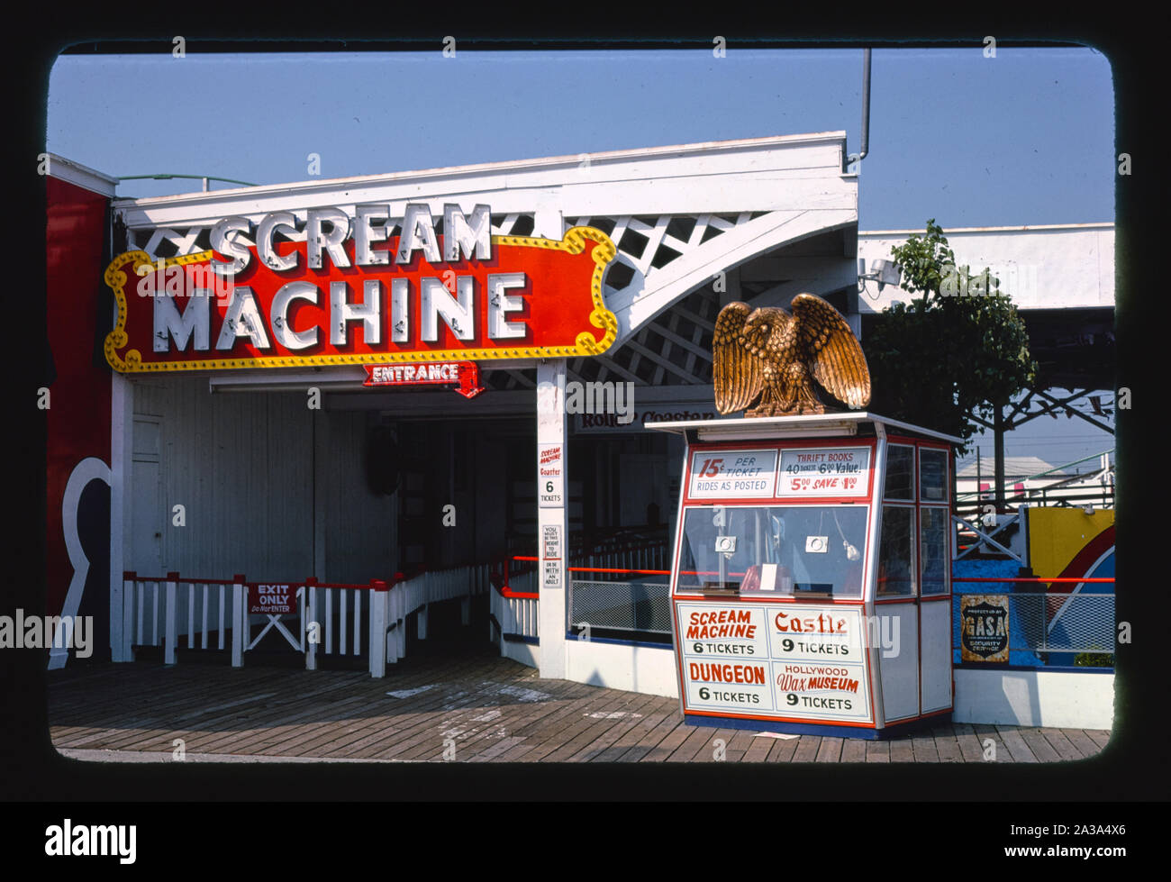 Boardwalk amusement ticket booth hi-res stock photography and images ...