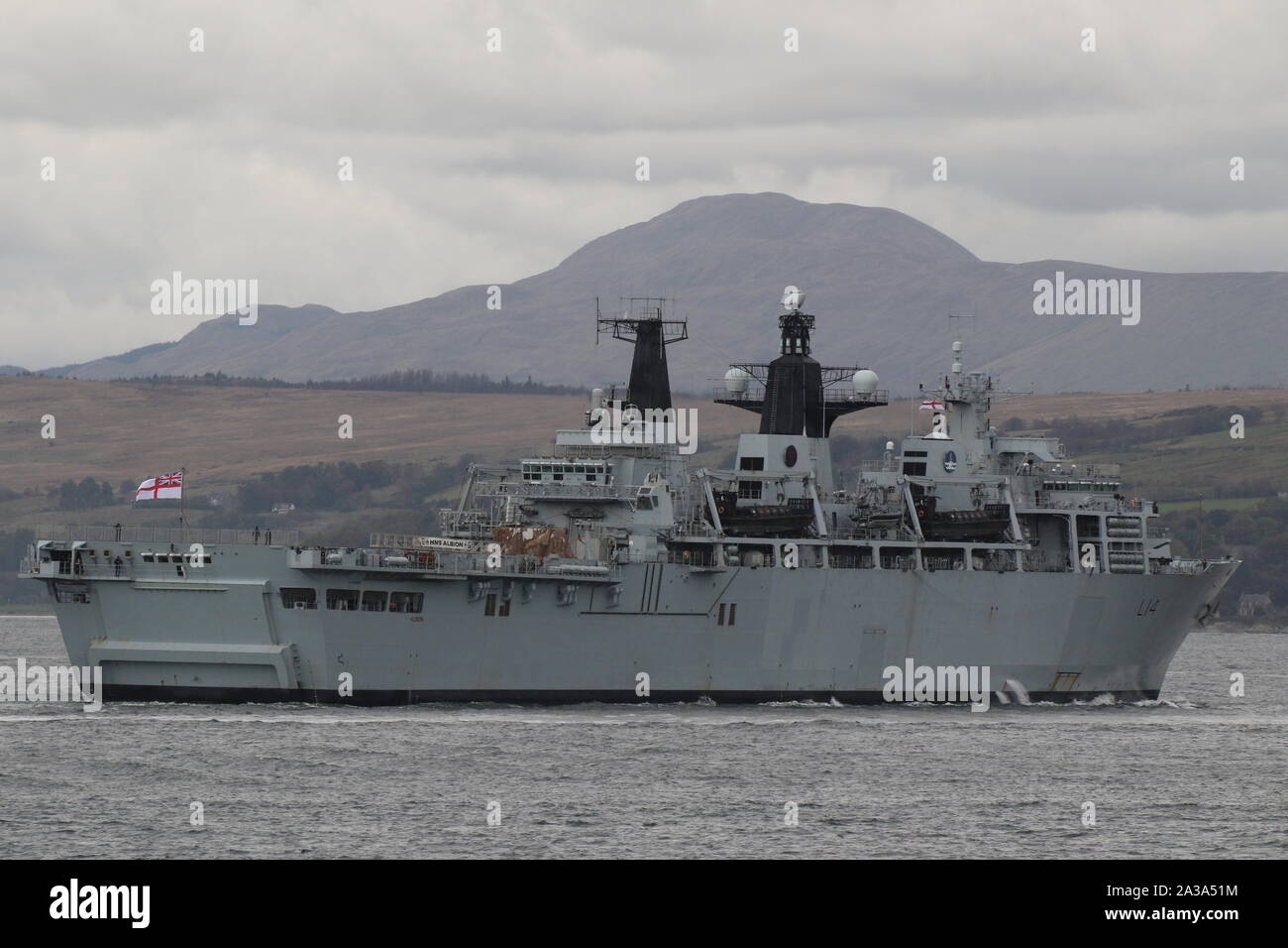 Hms albion on assault exercise hi-res stock photography and images - Alamy