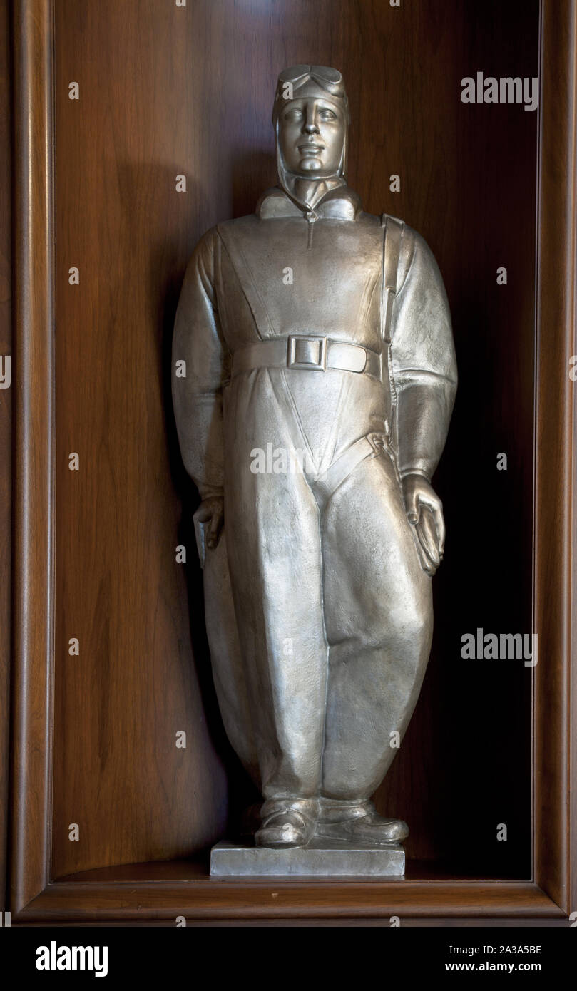 Sculpture Air mail pilot, by Oronzio Maldarelli at the Ariel Rios ...