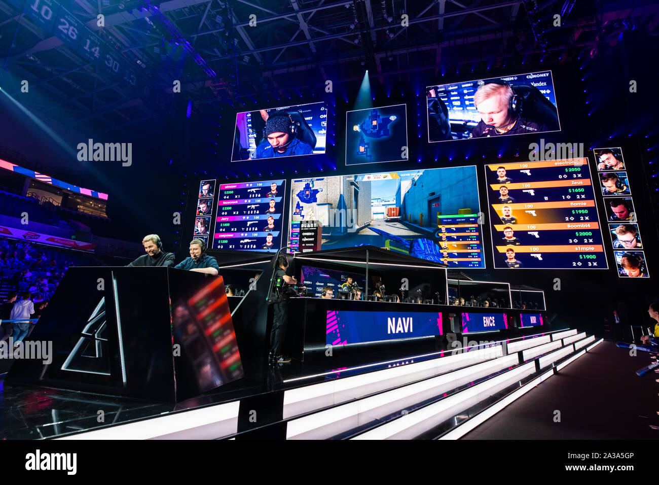 Sports casters hi-res stock photography and images - Alamy