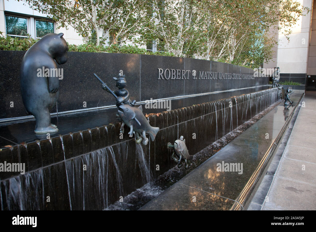 Sculpture Gold Rush at the Robert T. Matsui U.S. Courthouse, Sacramento ...