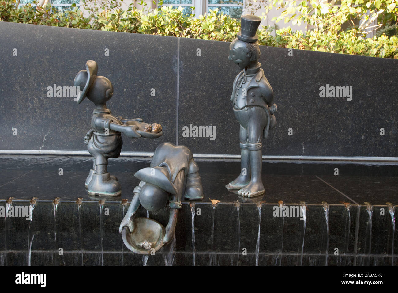 Sculpture Gold Rush at the Robert T. Matsui U.S. Courthouse, Sacramento ...