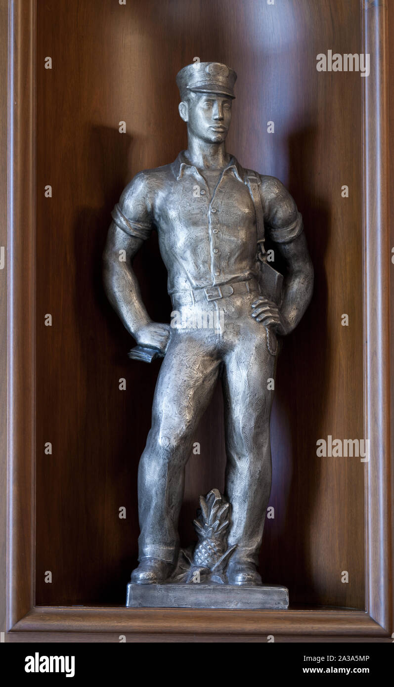 Sculpture Hawaiian postman, by Louis Slobodkin at the Ariel Rios ...