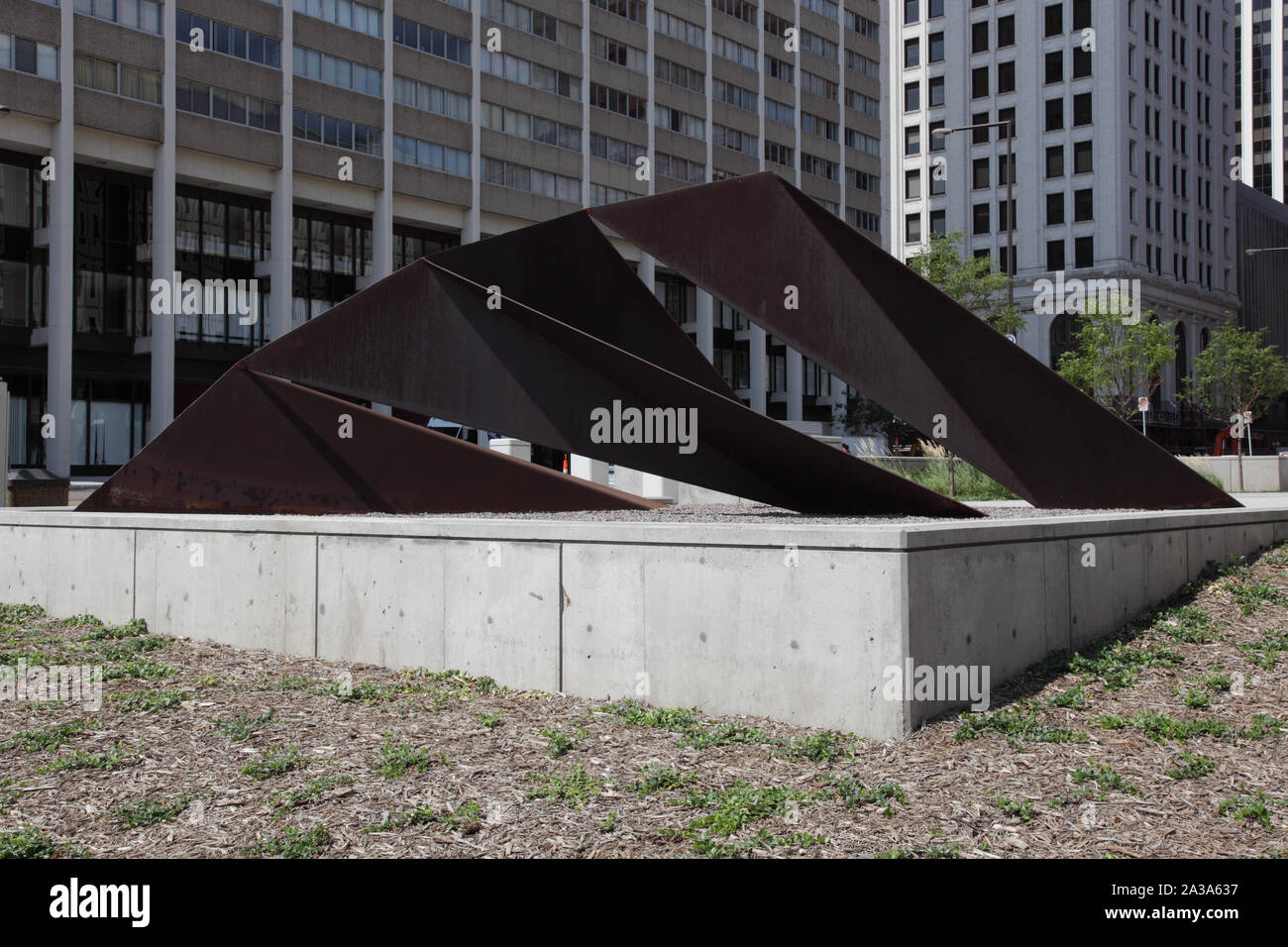 Sculpture Protagoras at the Burger Federal Building, St. Paul ...