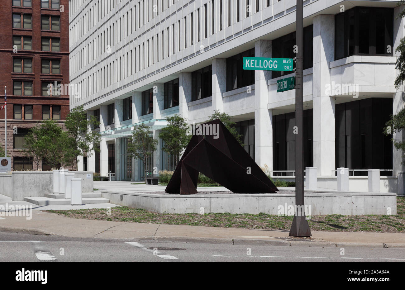 Sculpture Protagoras at the Burger Federal Building, St. Paul ...