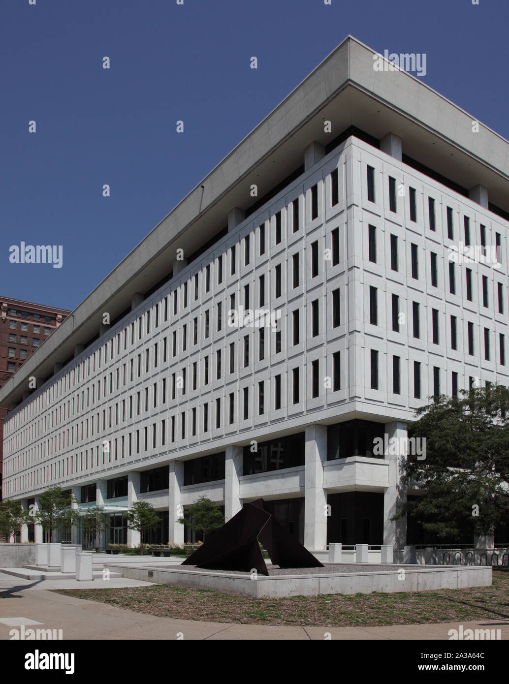 Sculpture Protagoras at the Burger Federal Building, St. Paul ...
