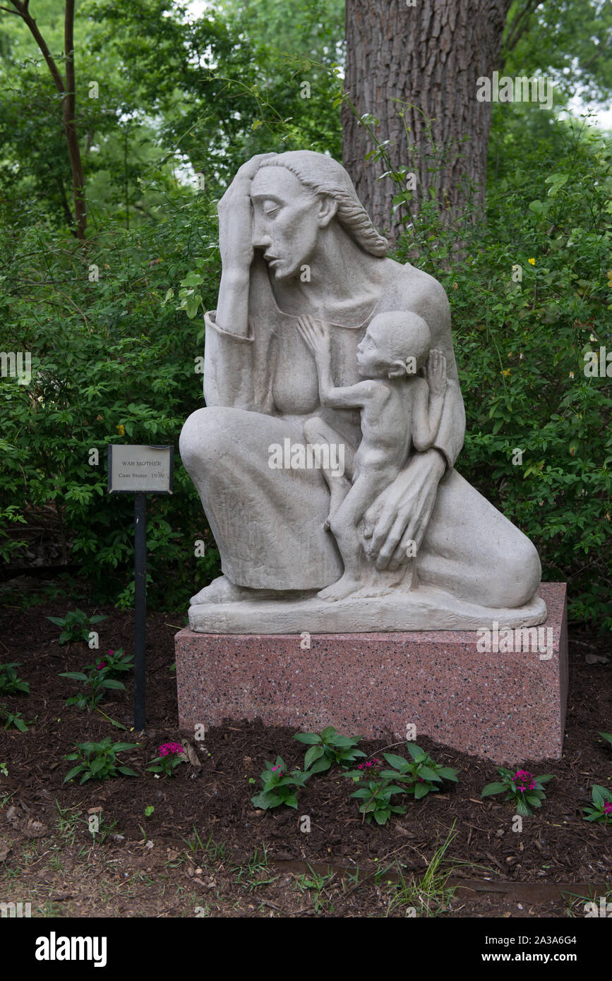 Sculpture War Mother at the Umlauf Sculpture Garden & Museum in Austin ...