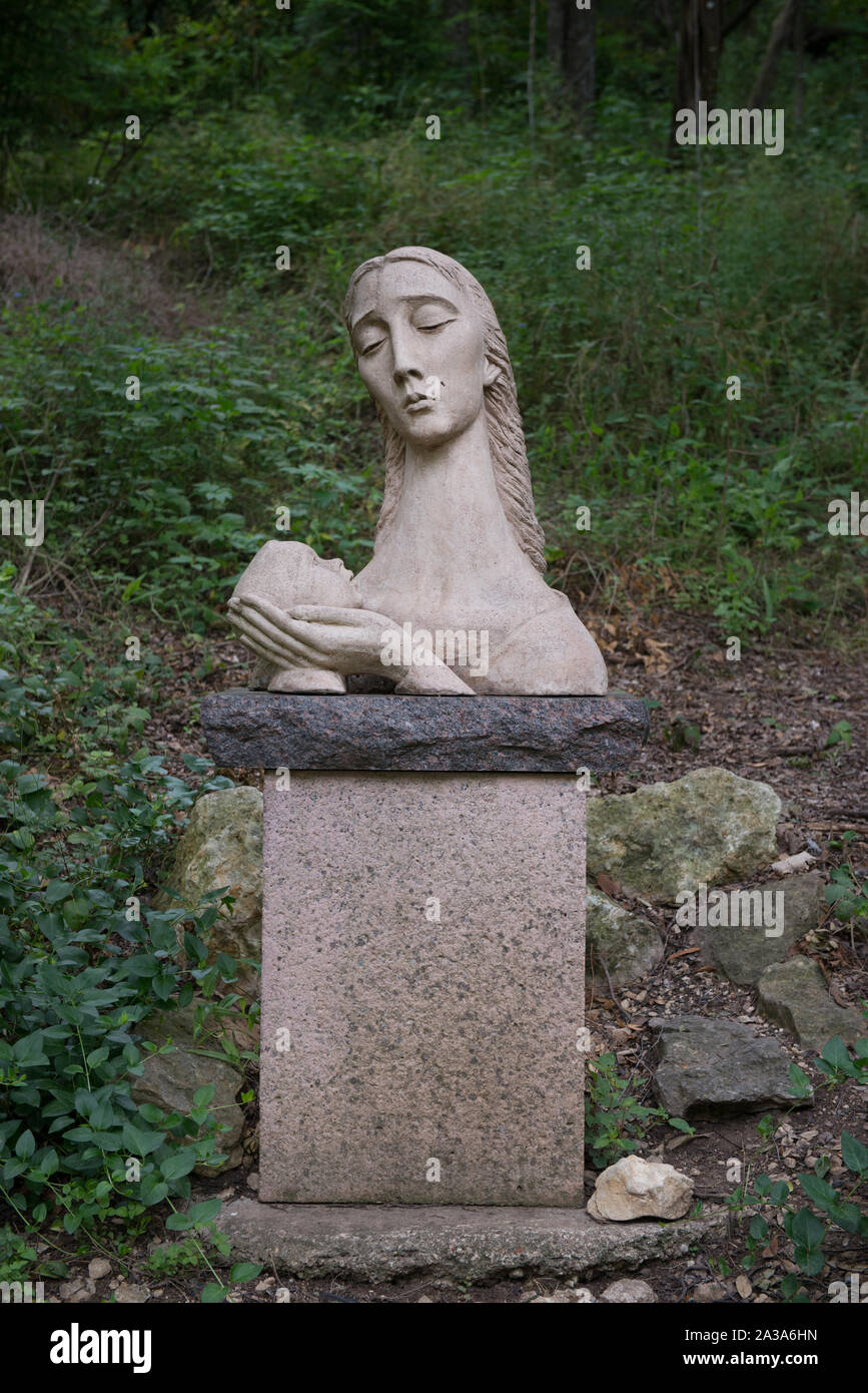 Sculpture at the Umlauf Sculpture Garden & Museum in Austin, Texas ...