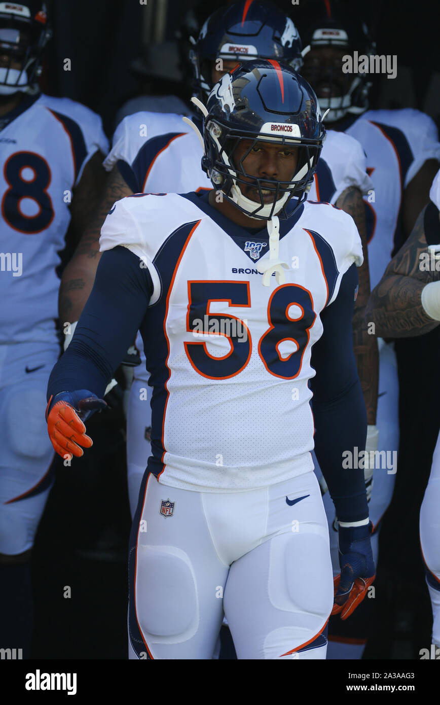 Los Angeles, California, USA. 6th Oct, 2019. Denver Broncos linebacker ...