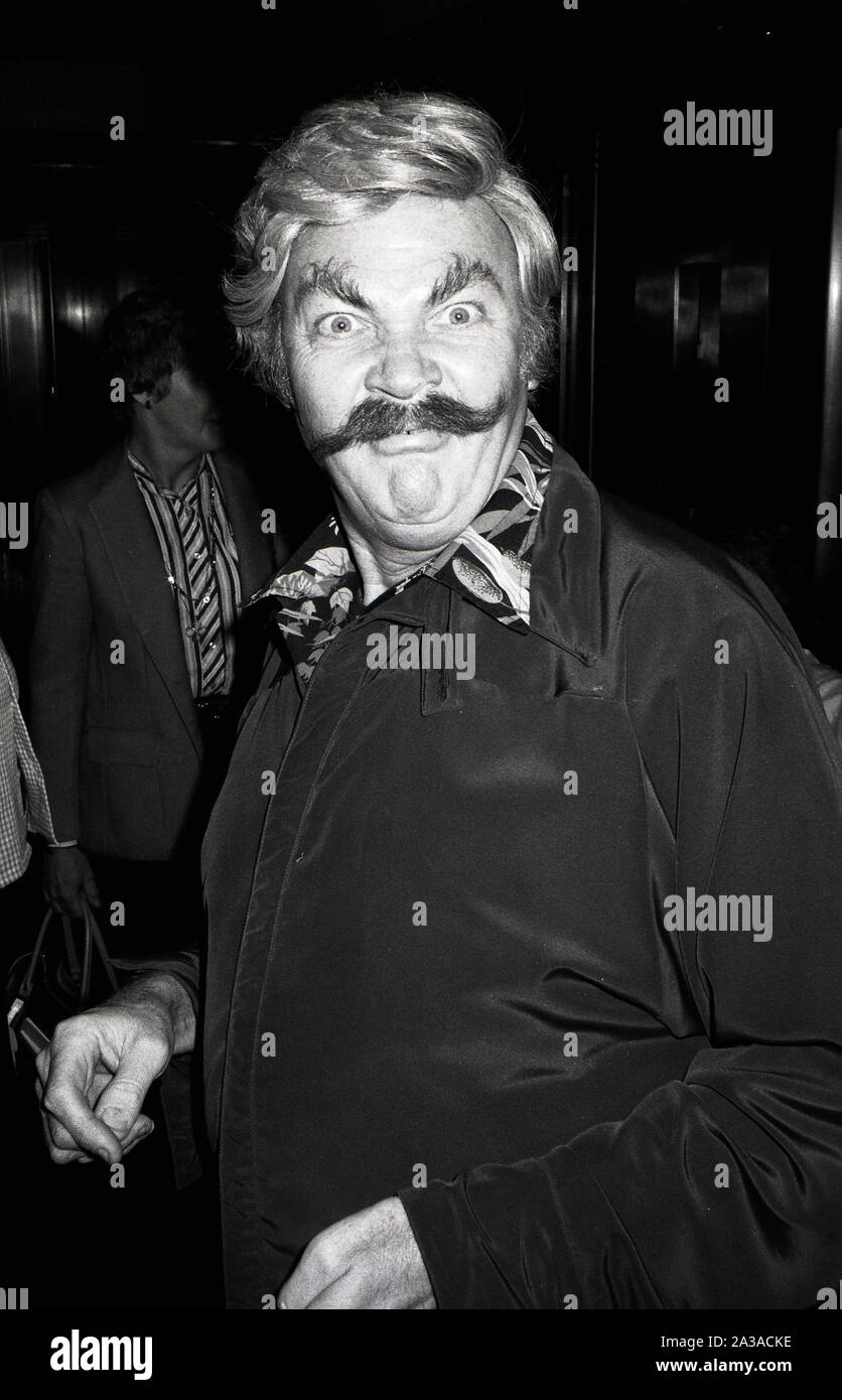 Rip Taylor leaving the NBC building on September 1, 1982 in New York ...
