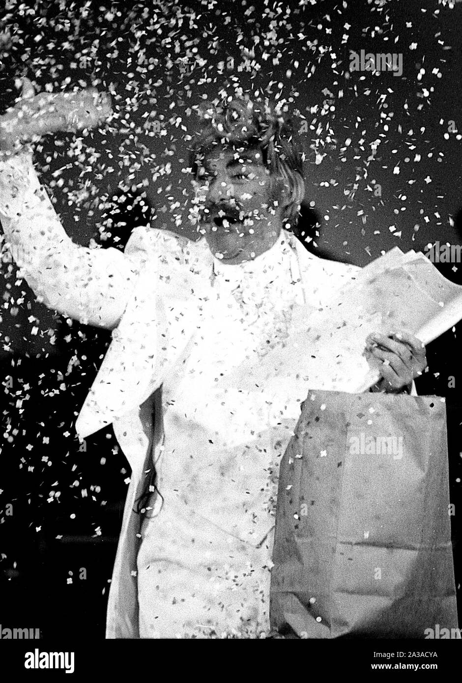 Rip taylor confetti Black and White Stock Photos & Images - Alamy