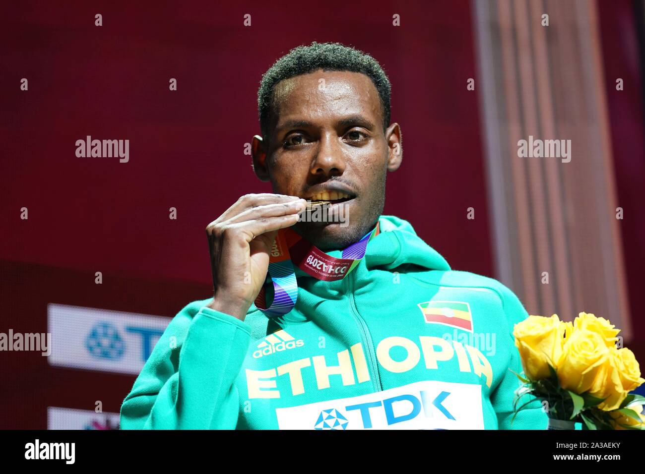 Doha, Qatar. 6th Oct, 2019. Gold medalist, Lelisa Desisa of Ethiopia ...