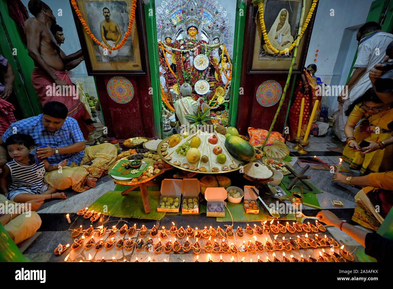 Durga sandhi puja hi-res stock photography and images - Alamy