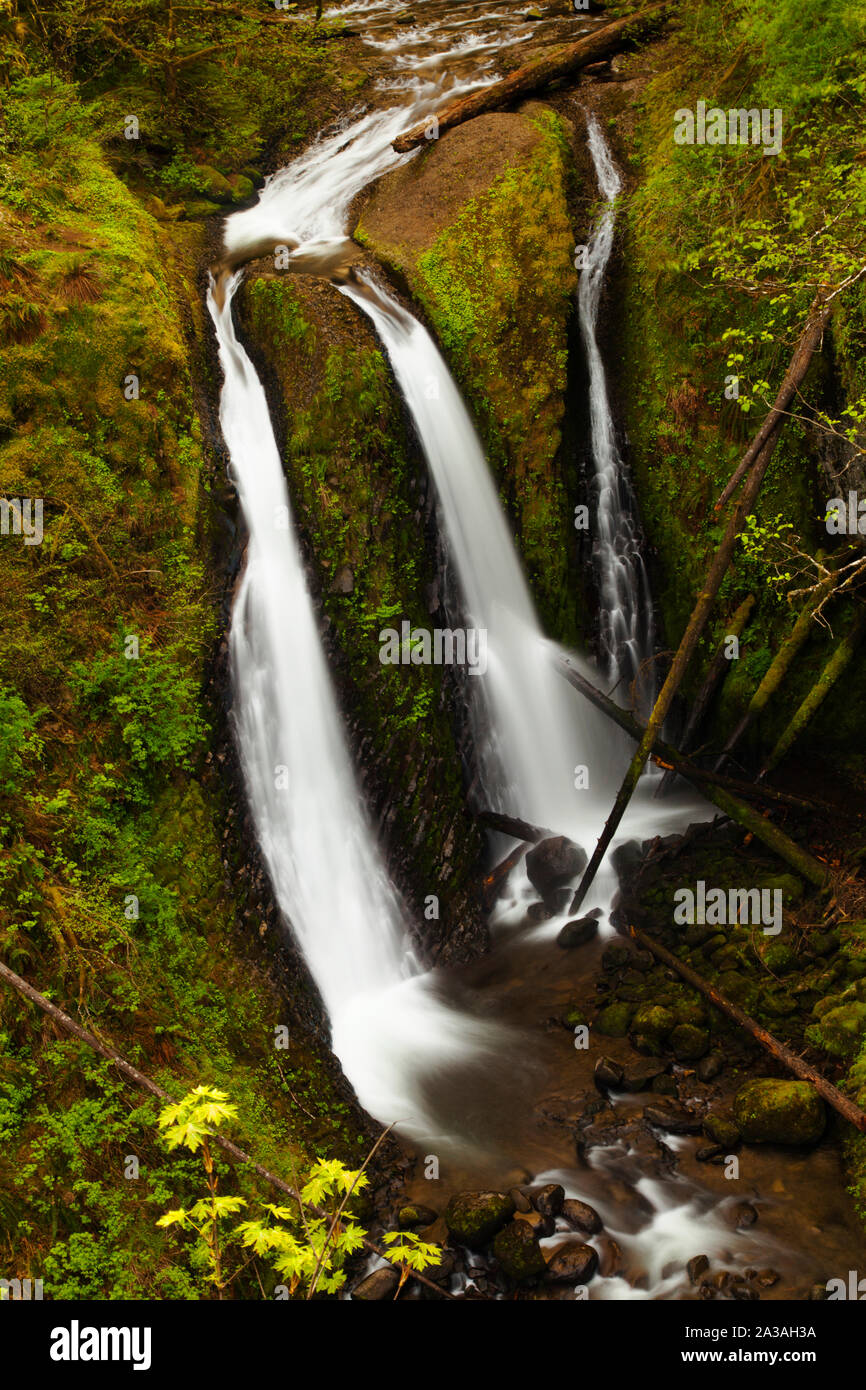 Vertical river gorge scenery tourism hi-res stock photography and ...