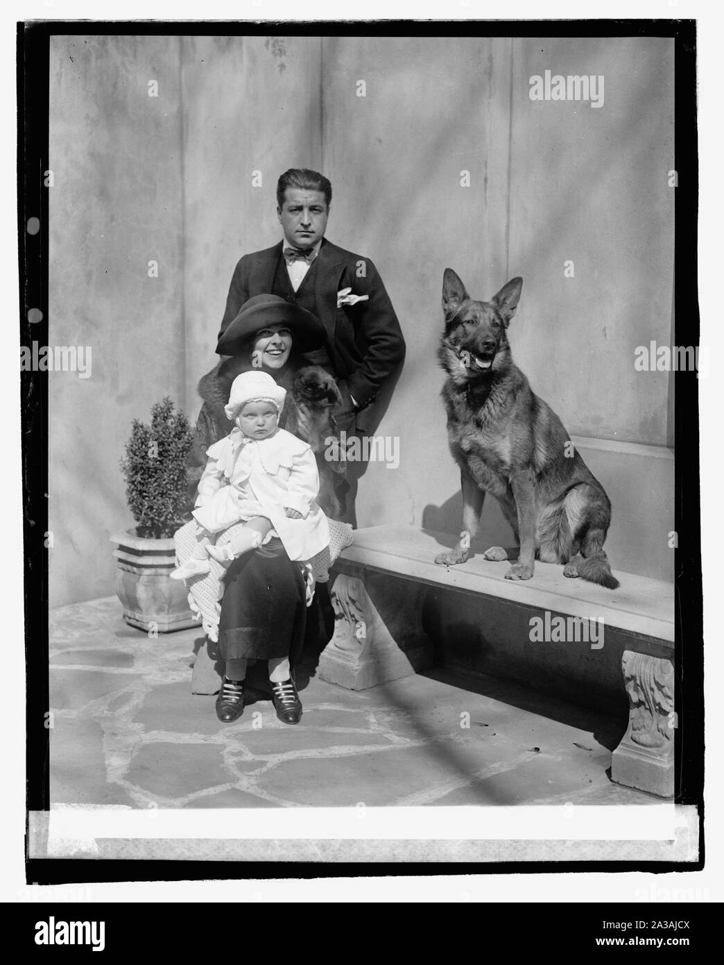 Mid century family Cut Out Stock Images & Pictures - Alamy