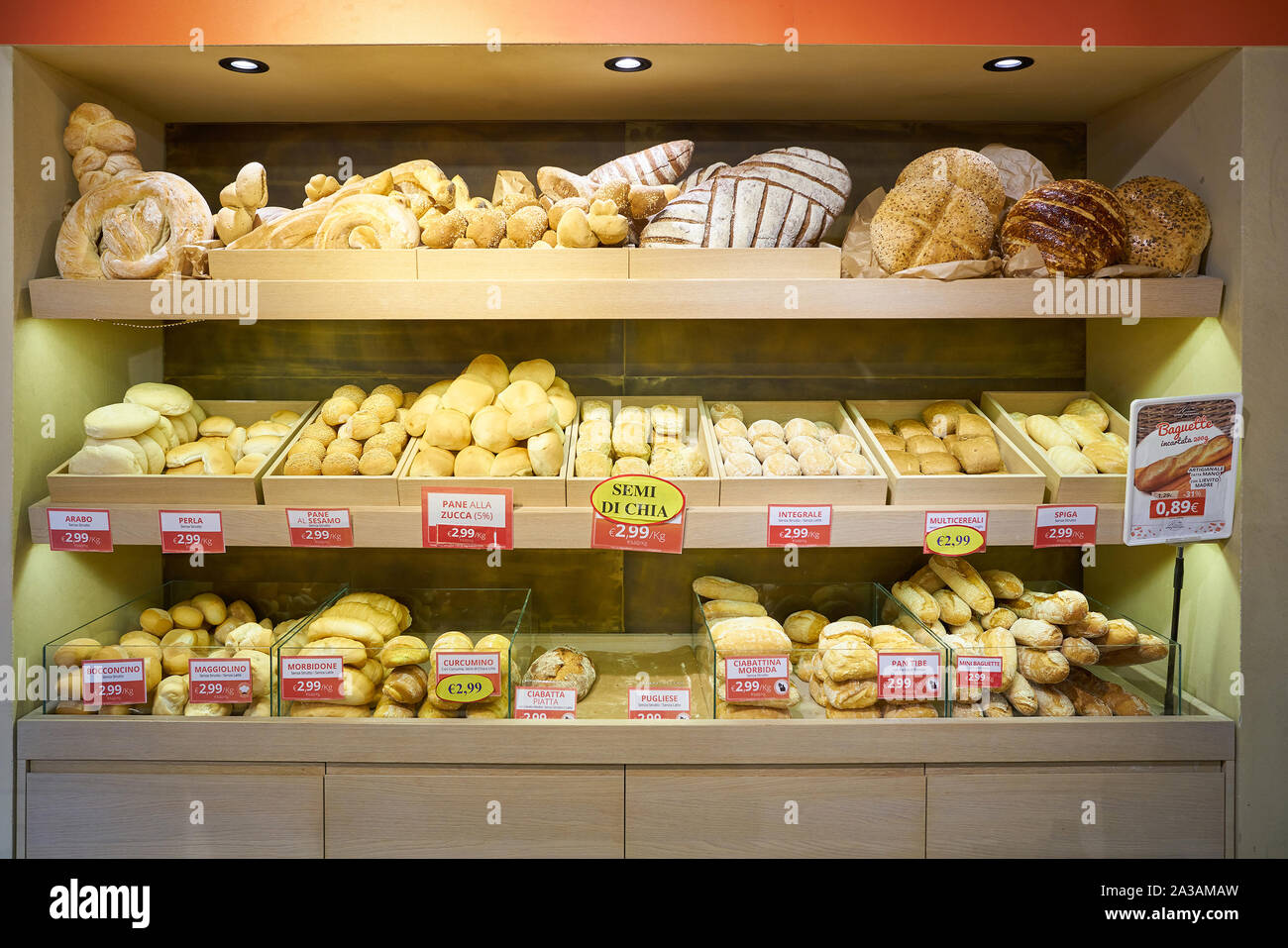 Display with various breads hi-res stock photography and images - Alamy