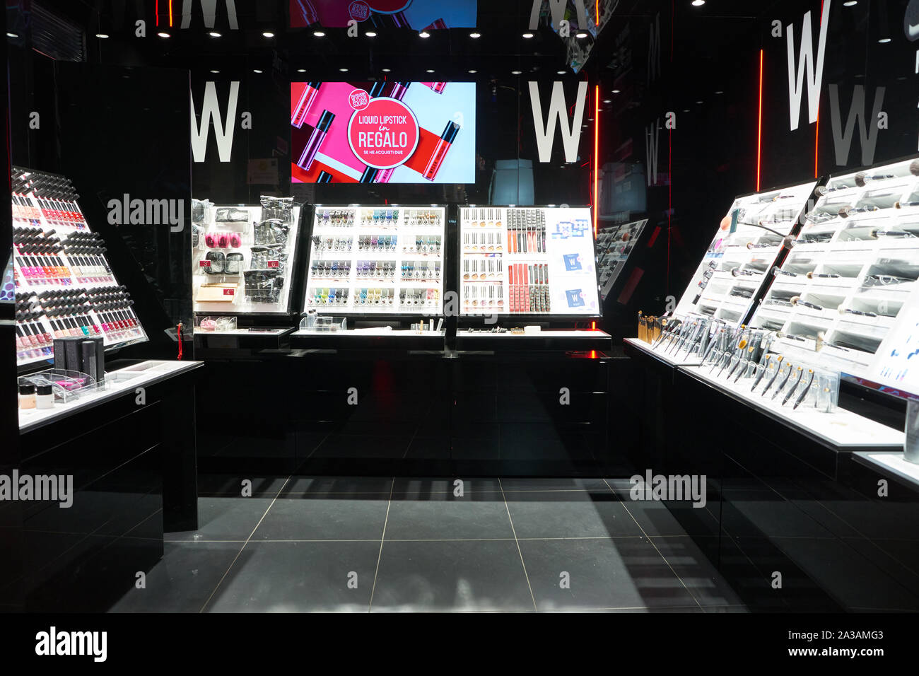 Wycon cosmetics hi-res stock photography and images - Alamy