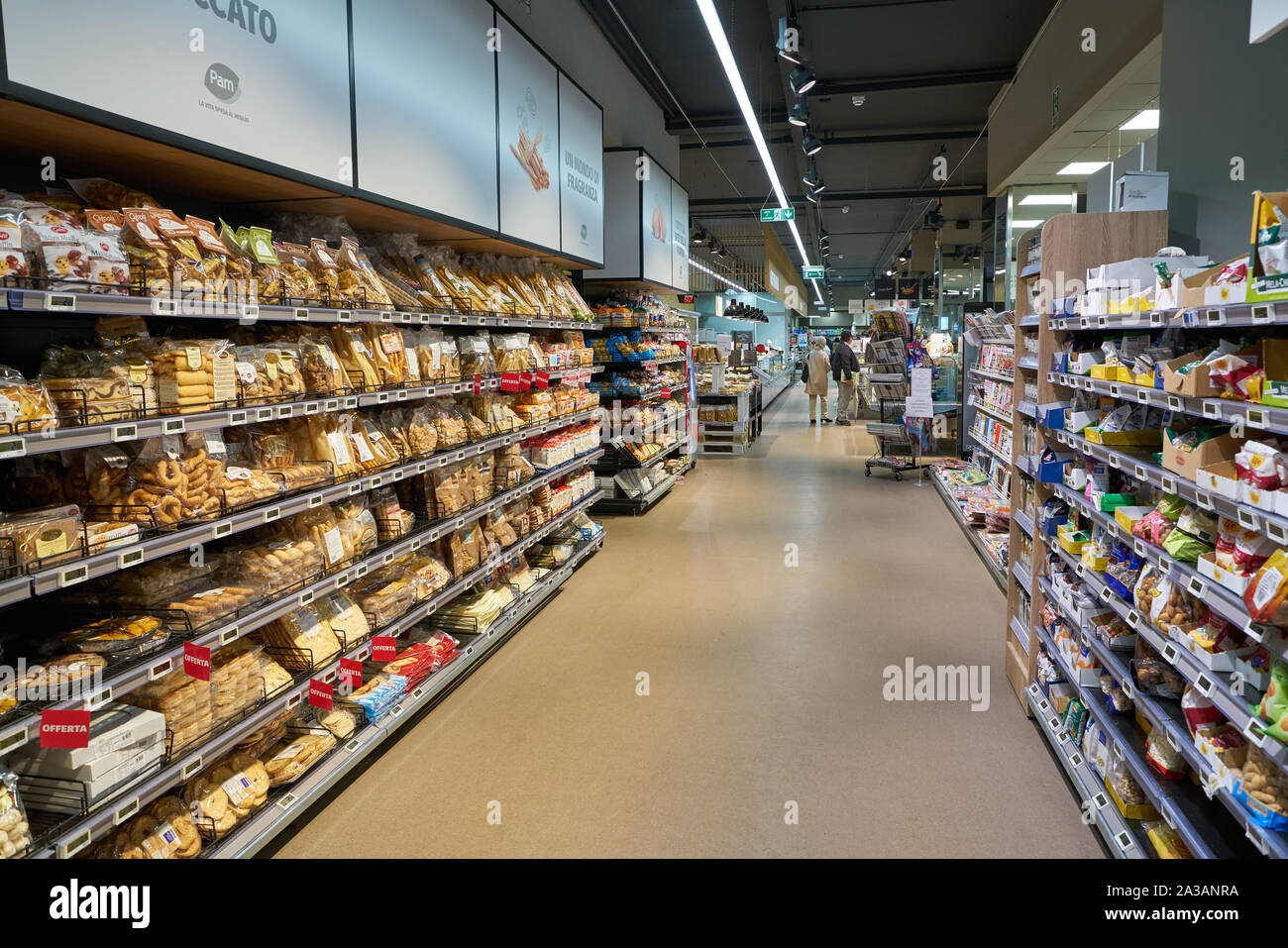 Interior shot supermarket aisle hi-res stock photography and images - Alamy
