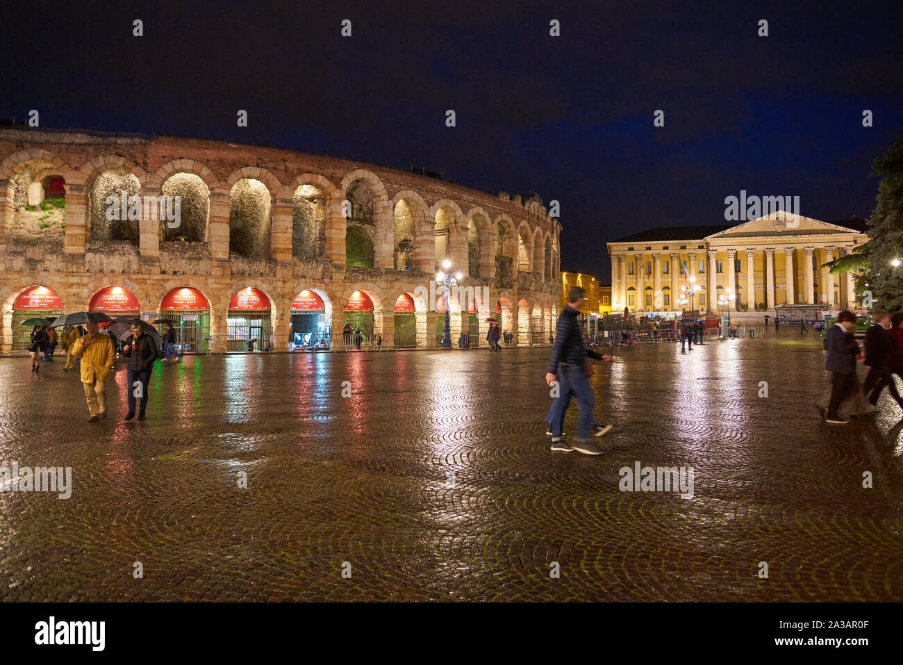 Nighttime verona italy hi-res stock photography and images - Alamy