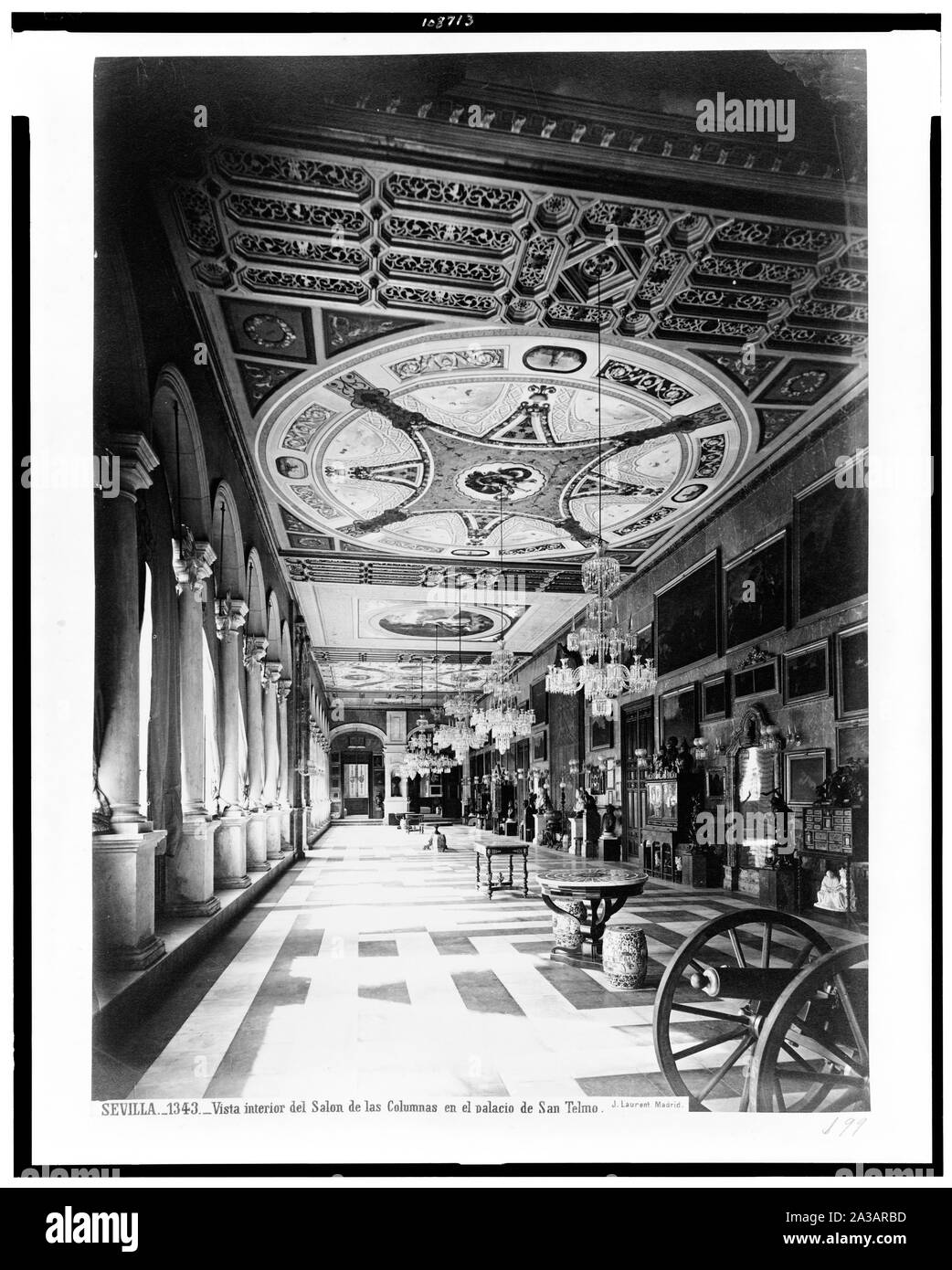 Seville. Vista interior del Salon de las Columnas en el palacio de San ...