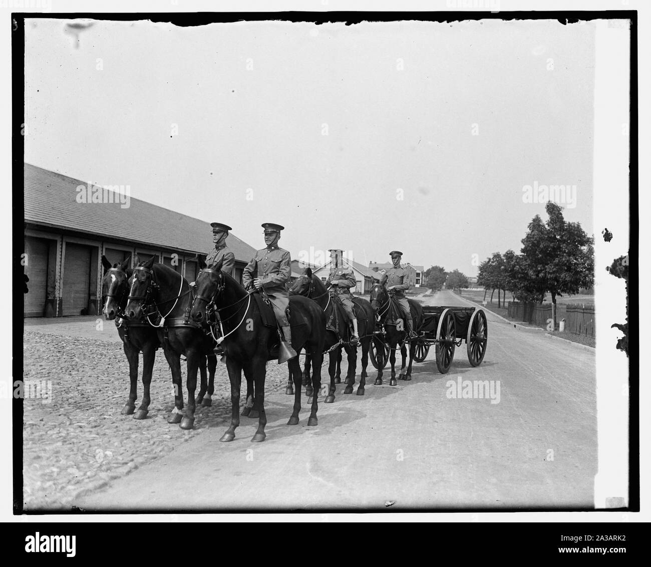 Horse drawn caisson casket hi-res stock photography and images - Alamy