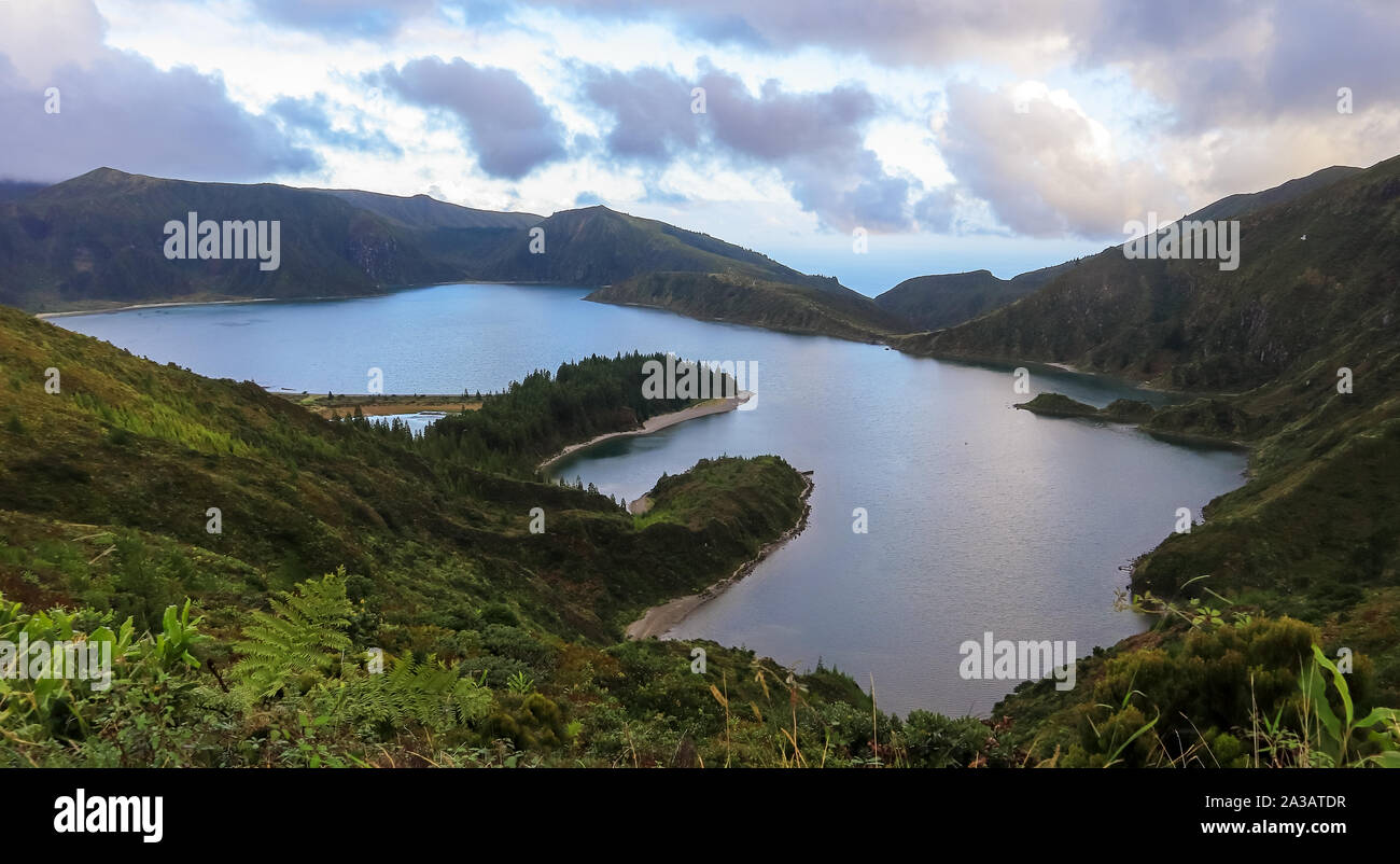 Beautiful panoramic view of Lagoa do Fogo, Lake of Fire, in São Miguel ...