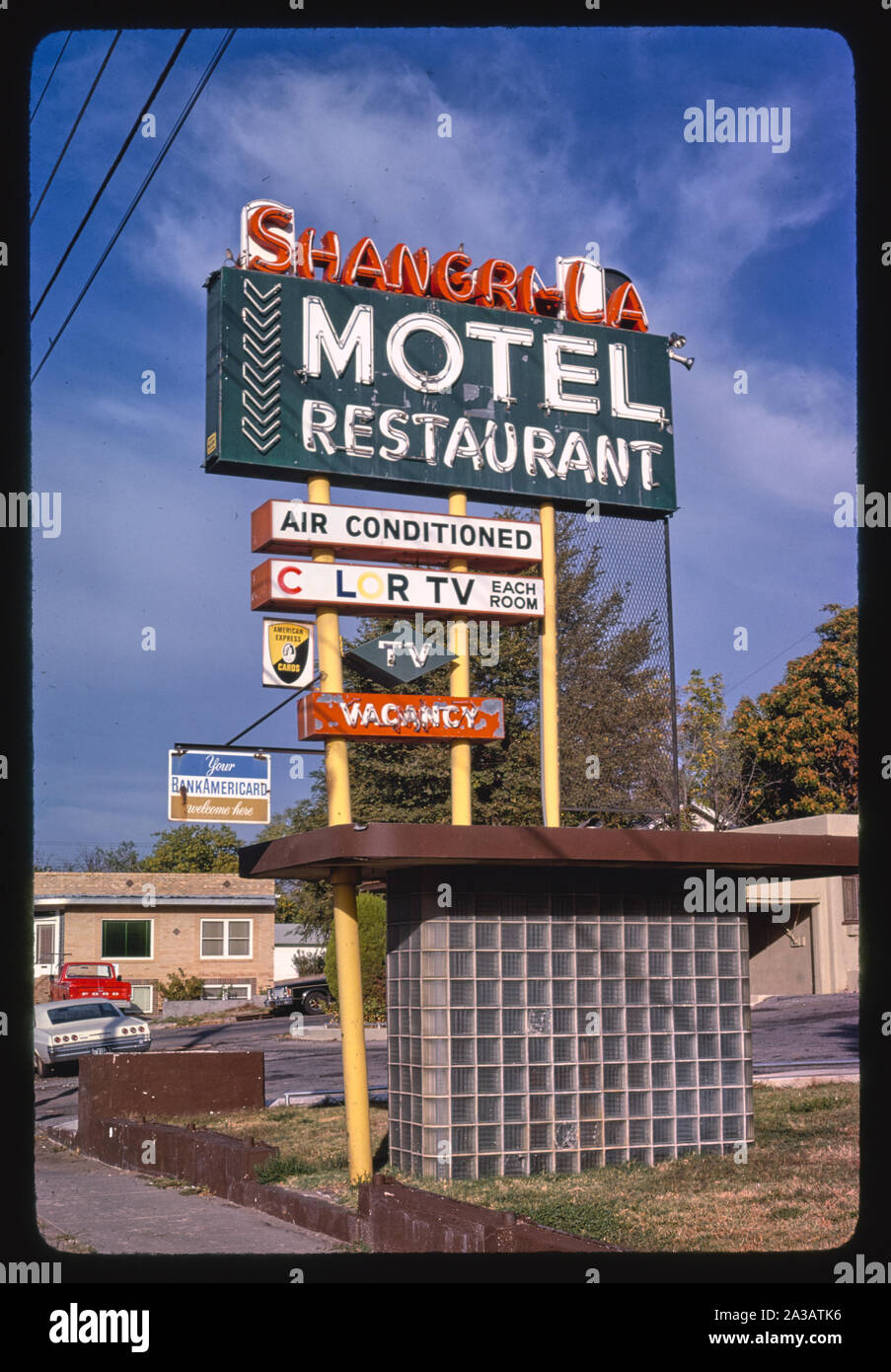 Shangri la motel sign hi-res stock photography and images - Alamy