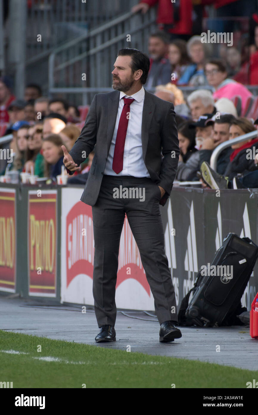 Mls soccer coach hi-res stock photography and images - Alamy