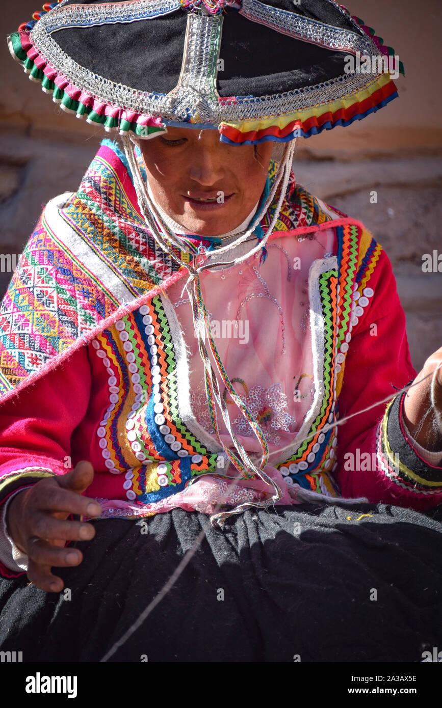 Quechua women traditional dress cusco hi-res stock photography and ...