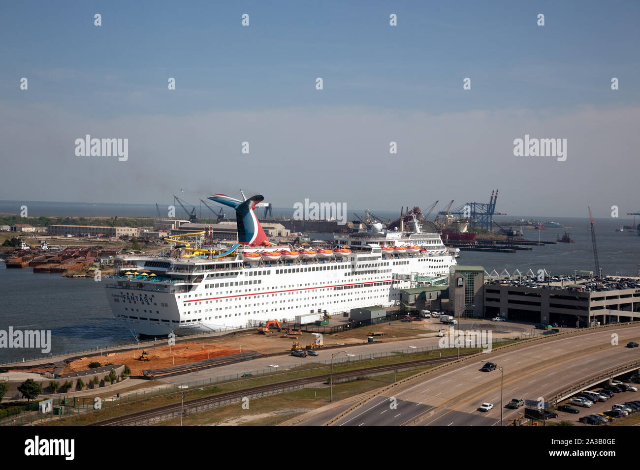 Ships cruise hi-res stock photography and images - Alamy