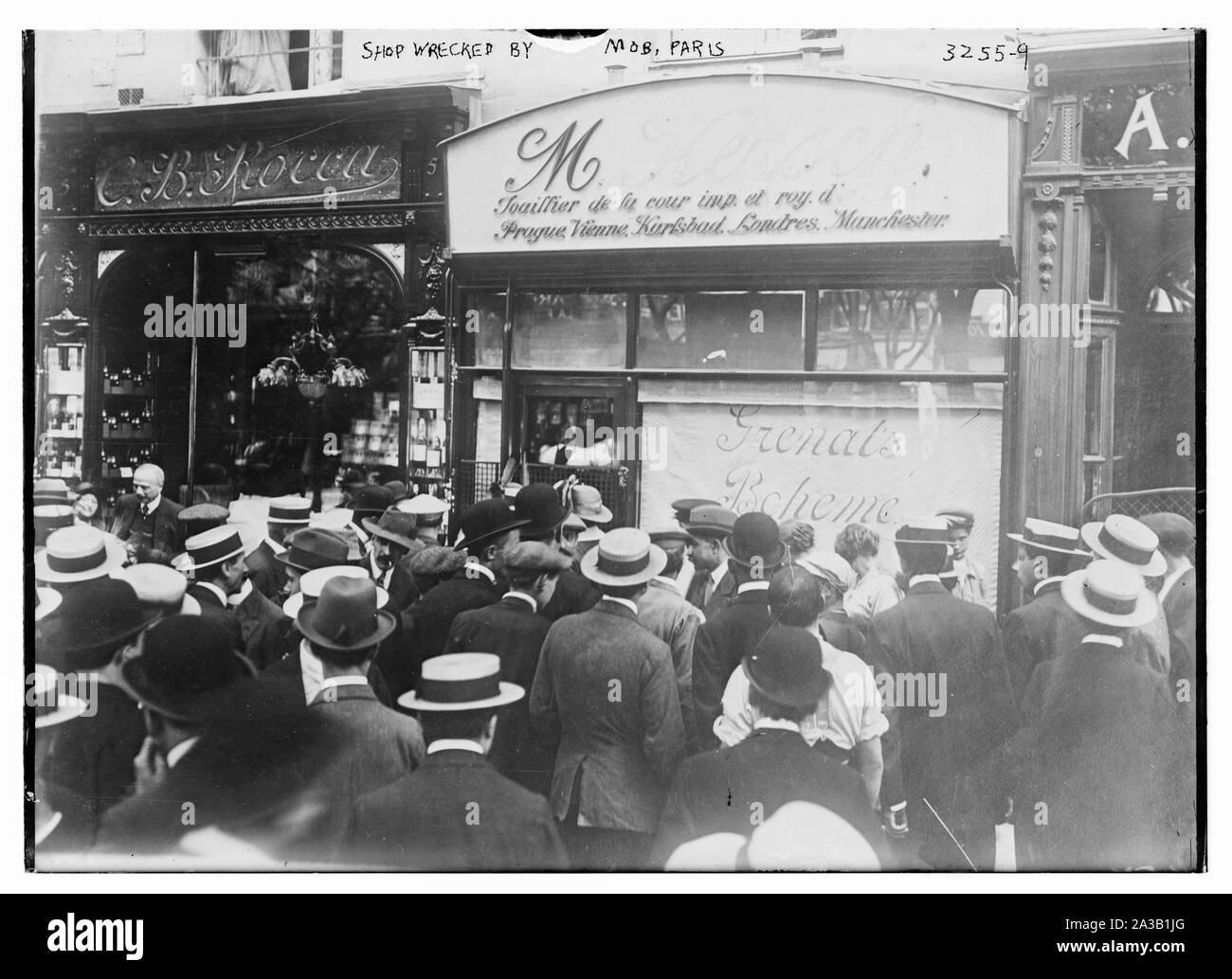 Mob Cut Out Stock Images & Pictures - Alamy