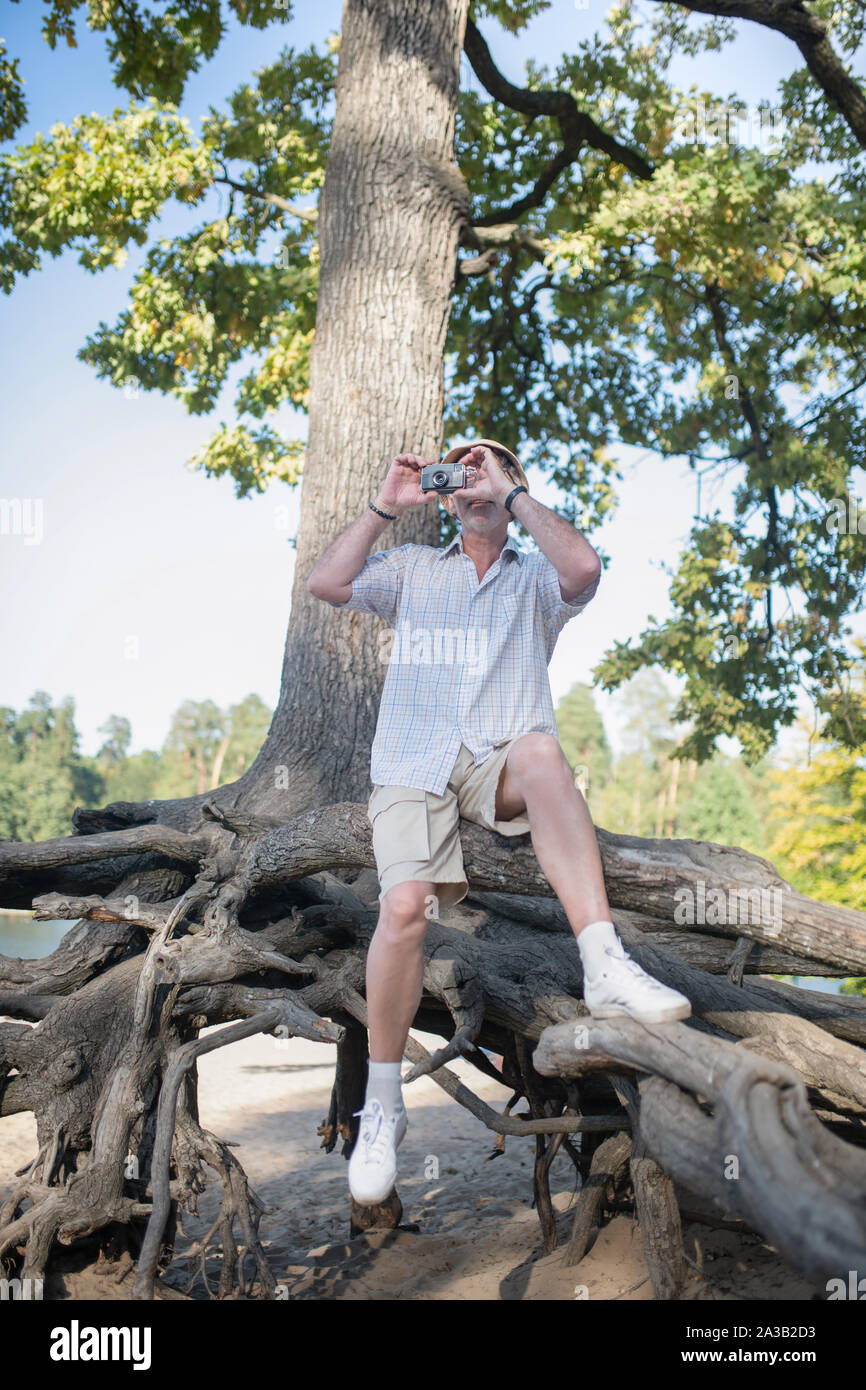 Grey haired man wearing glasses hi-res stock photography and images - Alamy