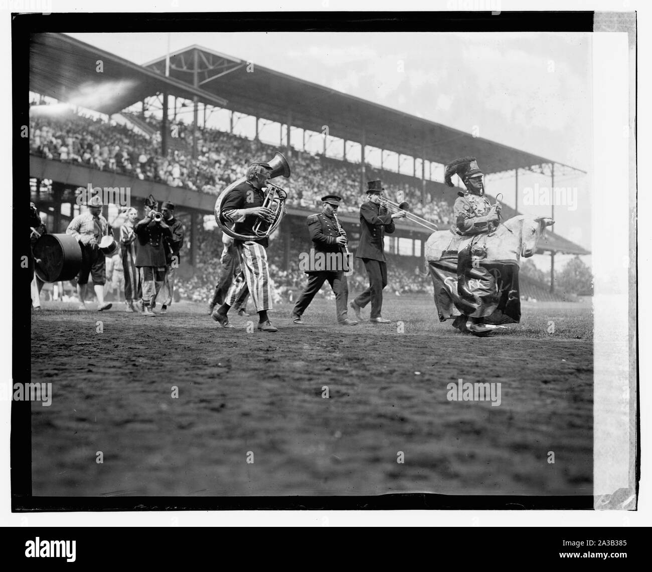 Outdoor ball game Black and White Stock Photos & Images - Alamy