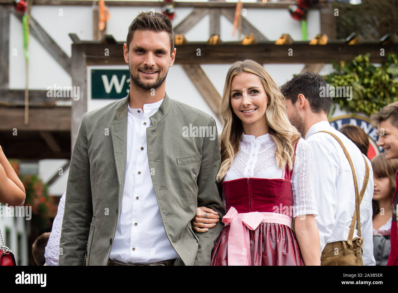 06 October 2019, Bavaria, Munich: Sven Ulreich and his wife Lisa ...