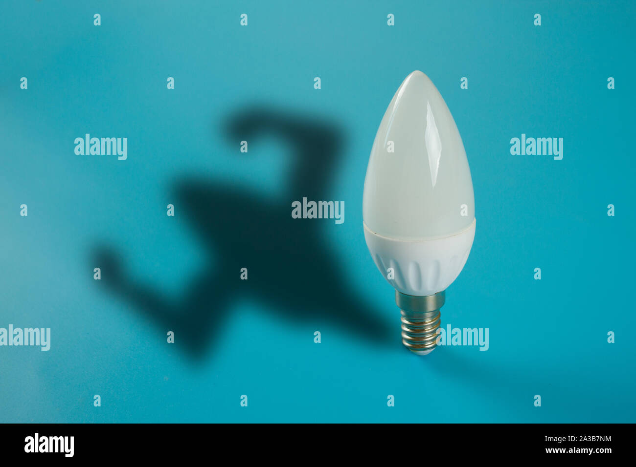 Strong idea concept. Light bulb with muscles Stock Photo - Alamy