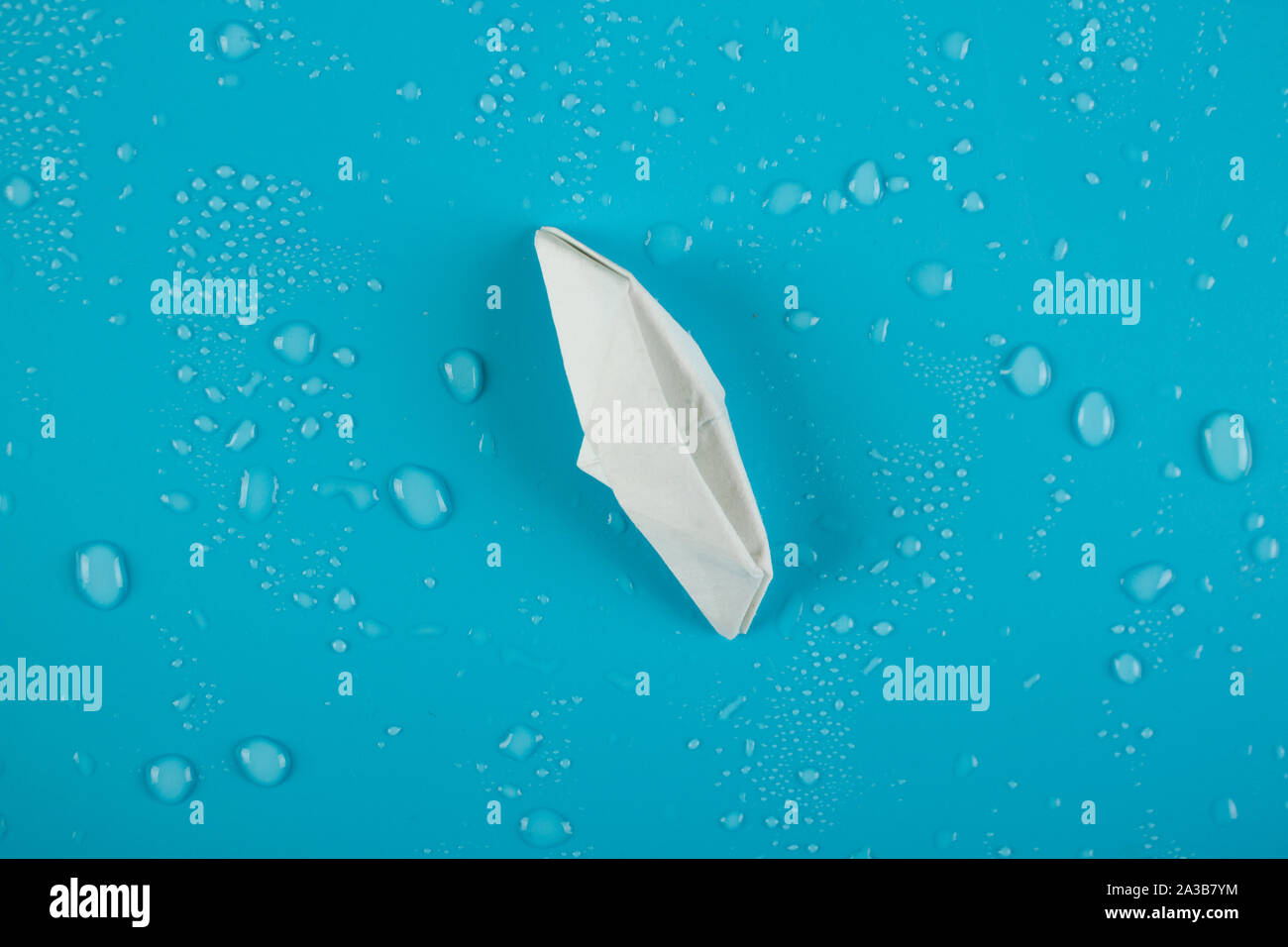 Sinking ship metaphor hi-res stock photography and images - Alamy