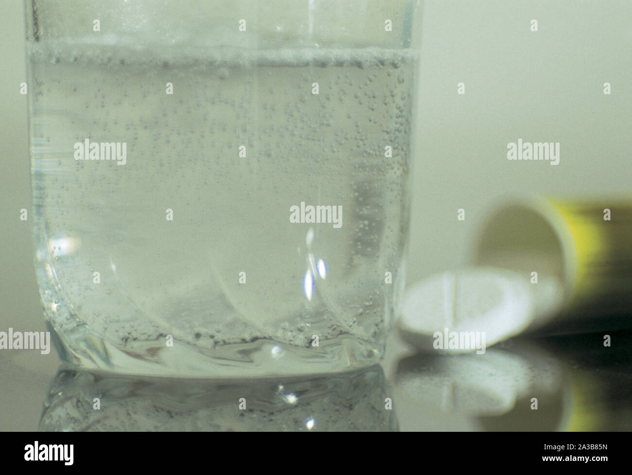 glass, effervescent tablets Stock Photo - Alamy